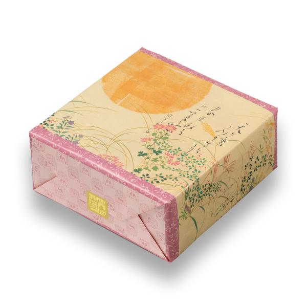 こんがり美しい焼き色。サクッとこぼれる生地の軽さ。焼きあげてからさっと油に通し、生地の中へ美味しさを一気に閉じこめた小倉山荘謹製京風サラダせんべい。ミネラルたっぷりの塩でピリッと味つけした「サラダ仕立て」。名糖和三盆糖をかけ、甘辛の味わいに...