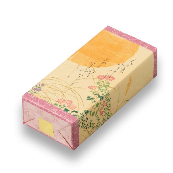 こんがり美しい焼き色。サクッとこぼれる生地の軽さ。焼きあげてからさっと油に通し、生地の中へ美味しさを一気に閉じこめた小倉山荘謹製京風サラダせんべい。ミネラルたっぷりの塩でピリッと味つけした「サラダ仕立て」。名糖和三盆糖をかけ、甘辛の味わいに...