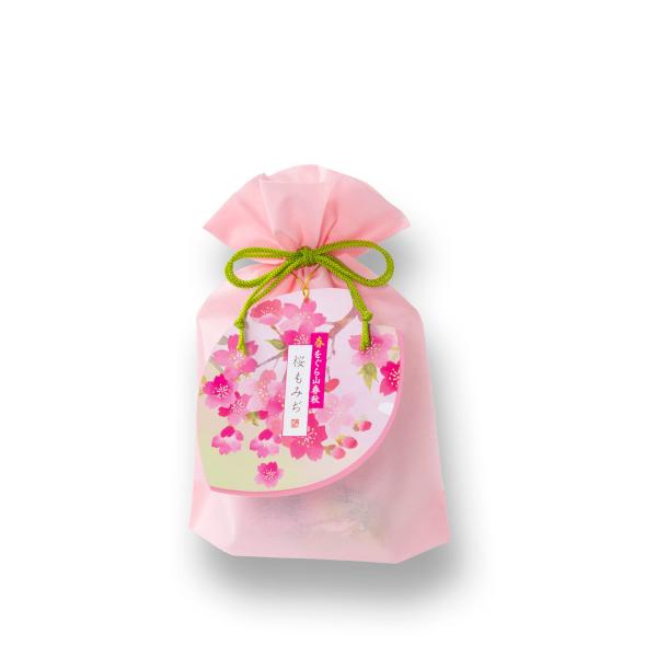 八趣のあられで春を表現したお菓子です。ほんのりピンクの桜蜜掛けせんべいや、桜を模したえびあられ等、春らしさを感じさせる素材やかたちをお楽しみください。●内容量：8ヶ入り3袋●寸法：タテ220×ヨコ125×高さ55mm●総重量：78g●賞味期...