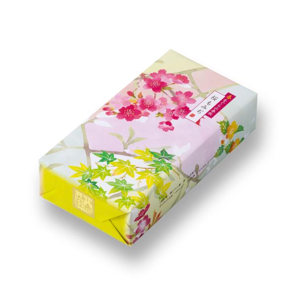 八趣のあられで春を表現したお菓子です。ほんのりピンクの桜蜜掛けせんべいや、桜を模したえびあられ等、春らしさを感じさせる素材やかたちをお楽しみください。●内容量：8ヶ入り8袋●寸法：タテ260×ヨコ140×高さ63mm●総重量：228g●賞味...