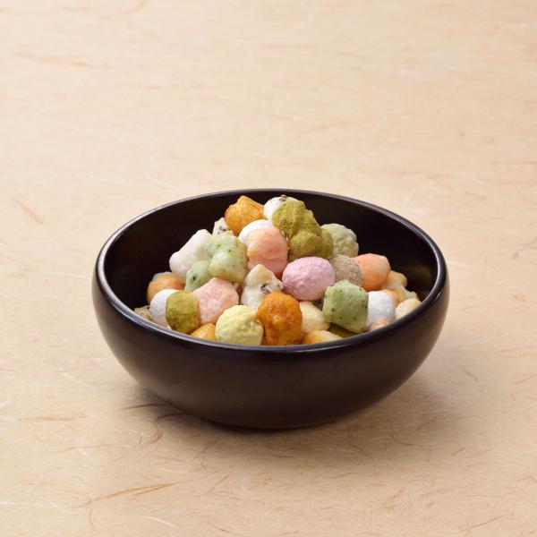 海老・サラダ・黒ごま・青のり・醤油・砂糖がけ・生姜・抹茶味と異なる風味の小粒あられと平安時代の五行思想にちなんだ優しい甘みの五色豆を詰めました。口の中に広がる米の香り・甘みをお楽しみください。【熨斗・包装不可】【数量限定】【内容量】100g...