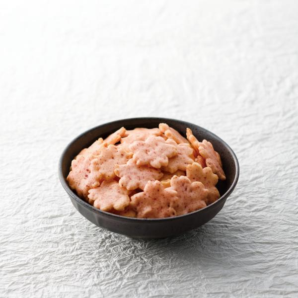 袋をあけた瞬間、海老の薫りがツン！一口海老あられ。【寸法】ヨコ170×タテ260mm【内容量】100g【賞味期限】製造日より90日【重量】107g【熨斗・包装・袋不可】【ギフト・お返し・お土産・プレゼント・和菓子・お祝い】