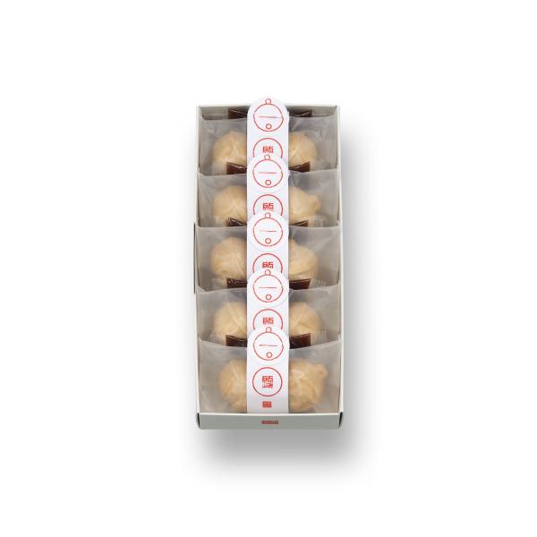 縁起の良い鈴をかたどった最中です。作りたての食感を味わっていただくよう、餡と最中種を別々にしました。ハレの日の贈り物にも最適です。※最中種は滋賀県産羽二重もちを使用。※餡は北海道小豆を使用。【内容量】5個入【寸法】タテ207×ヨコ92×高さ...