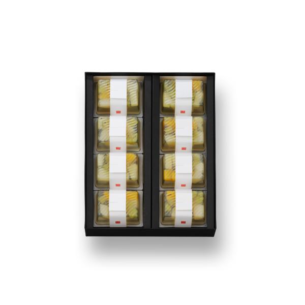 京都和菓子処「長岡京明月菓寮」から季節限定の水かんてんが登場！白桃、黄桃、パイナップル、キウイフルーツの４種とかんてんのバランスが良いよう瑞みずしさを残しお作りしました。【内容量】フルーツ8個【寸法】タテ245×ヨコ200×高さ50mm【重...