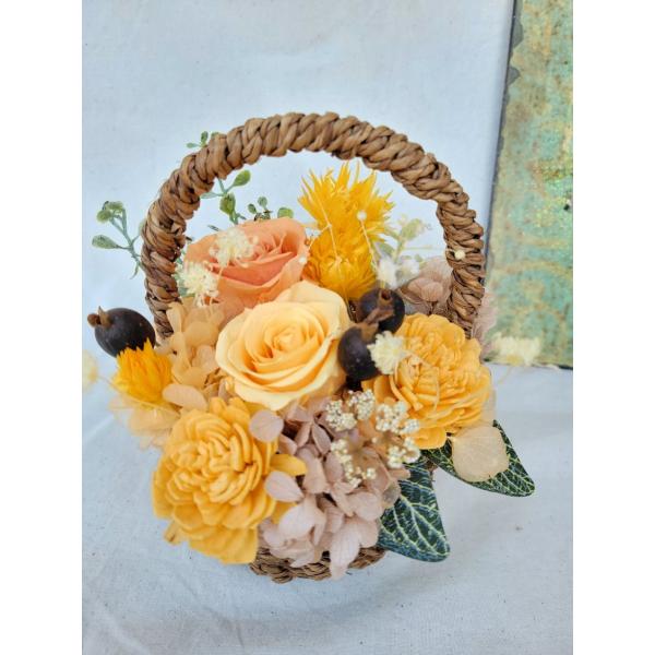 SHEE GLASS COFFEEさんとのコラボ商品です。お花のみのご購入も可能です。プリザーブドフラワーバスケットアレンジメントです。贈り物にどうぞ?(*´▽`*)バスケットにふわふわのお花畑を詰め込んだようなナチュラルで華やかなアレンジ...