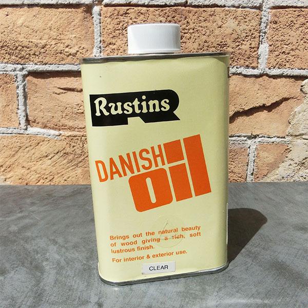 ダニッシュオイルは、ロンドン市内のとある片隅で家具職人達により開発された透明仕上げのオイル塗料です。キリ油をベースに特殊な成分を加えたオリジナル配合で、木の美しさを引き出す柔らかな仕上がりとなり、あらゆる木材に深く浸透し、耐久性と耐水性に優...