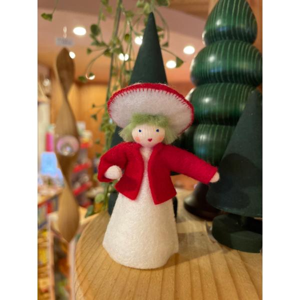 あかちゃんは付属しません素材：　羊毛フェルト生産地：ルーマニアサイズ：8 cm※Not TOY※飾って楽しむことを目的としています。細かいパーツが取れた場合など小さいお子さんには危険なことがあります。★アンブロシウスフェアリーのみのご注文の...