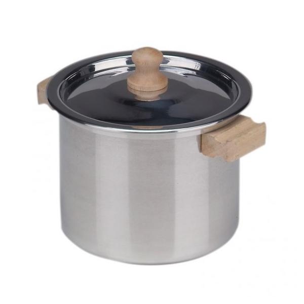 木の取手シリーズ。アルミ素材なので軽くて持ちやすく、本物さながらの雰囲気を漂わせています。NICなどのおままごと用キッチンともサイズがぴったりです。サイズ：直径10cmメーカー：NIC / Glueckskaefer（ドイツ）