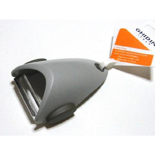 ・サイズ100x70x35mm、30g・ピーラ幅50mmステンレス鋼、ABS樹脂・両耳固定ポイント：ゴム性ポリエチレン・持ち手の両側にゴム性ソフト耳が付いています。ここを指であてて動作でき、さらに胴体の曲線の膨らみは手の甲にピッタリ収まり、...