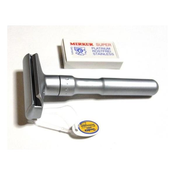 全長11cm、120gクロム鋼サテン仕上げ角度調節機能付替刃11枚付非常にしっかりした作りで、長く愛用頂けますこのカミソリはワンタッチで刃が替えられ、角度調節機能付きです替刃を除いた状態で操作してください１〜６で肌へのソフト・ハードの角度調...