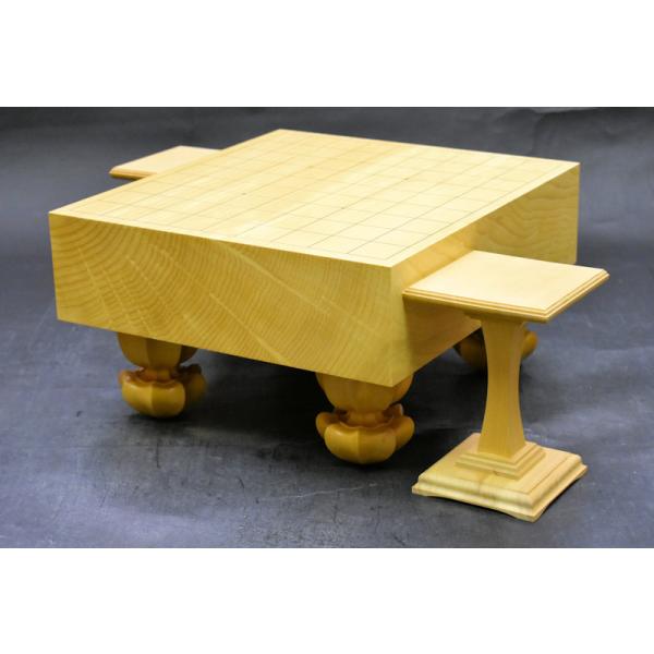 希少な日向産かや材の柾目一枚盤です。ヒバ材１脚駒台、ジャガード織布カバーが付いています。（桐覆いは御座いません）