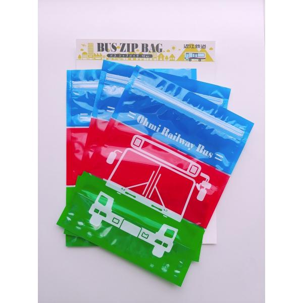 近江鉄道のバスジップバッグが登場！近江鉄道の路線バスがデザインされたジッパーつきのバッグです。底面にマチがついているので、意外とたくさん入ります！小物を入れたり、お菓子のお裾分けにとっても便利ですよ☆■サイズ：W160mm×H120mm×D...