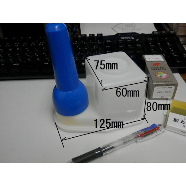 作業しやすいように接着剤を入れておく容器。中に入れる接着剤はゴムのりがベストで溶剤の強いボンドを入れるとひび割れを起こしたりするのでお勧めできません。