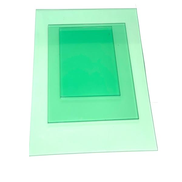 ビニ板(カッティングマット、ビニール板)370×550（１/４）半透明の薄いグリーンのビニールマットです。厚さ6mm。大型のビニ板は単体での発送になります。商品合計金額が11,000円を超える場合、システム上は送料が無料になりますが発送が2...
