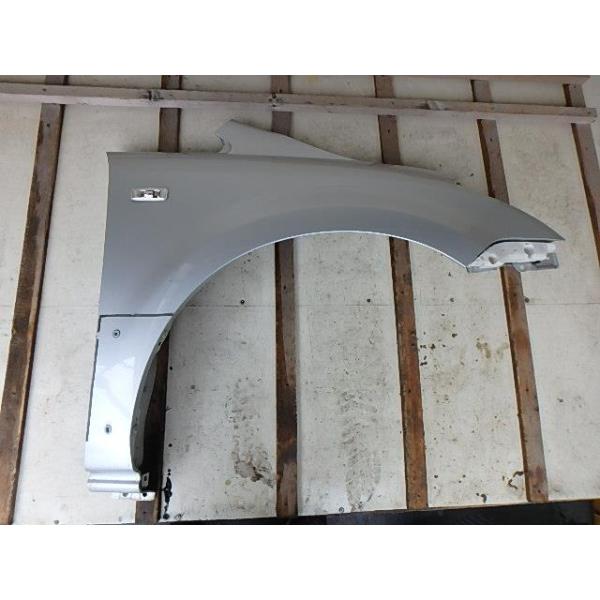 **** 商品説明を必ずご確認ください ****部品管理番号：001392981010600メーカー純正品番：F3100-CN9MB部品名：右Fフェンダー部品区分：リサイクル品部品カラー：銀車名：プレサージュ認定型式：DBA-TNU31年式...