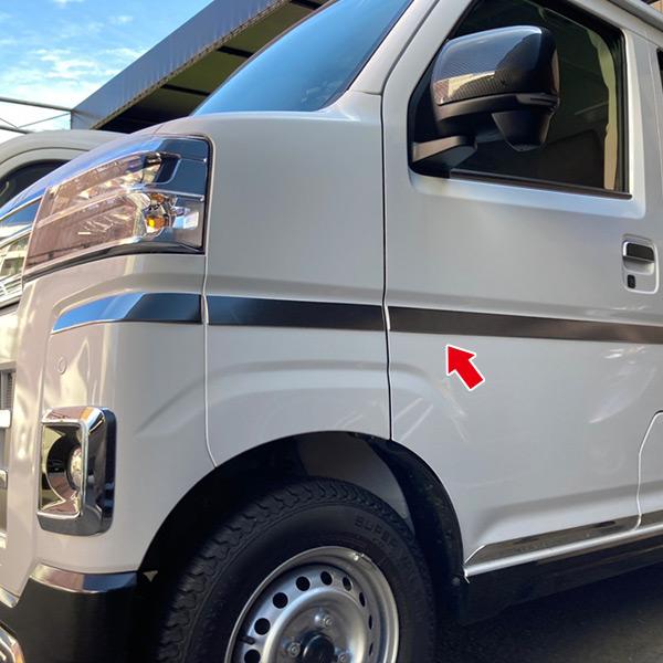 適合車種：ダイハツ アトレー S700V/S710V年式：2022年■商品内容ピース数：8pcs材質：SUS304ステンレス（鏡面仕上げ）ガーニッシュ色：シルバー(具体的なカラー形状は画像にてご確認ください)品番：5715■商品特徴ダイハツ...