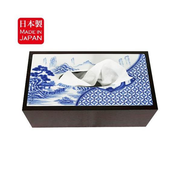 職人の技と先進技術で創り上げた繊細で気品高い空間 深い藍色で祥瑞文様が描かれたティッシュボックスです。先進技術の、「酸化チタンコーティング」を施しており、消臭・防汚・防菌に優れています。こちらの染付祥瑞シリーズは洗面ボウル、鏡、手洗器、ごみ...