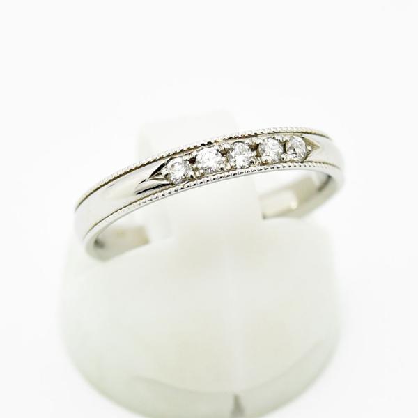 ■サイズ約11号 / 幅:約3.0mm / 約3.8g / D0.11■素材PT950 / ダイヤモンド■付属品なし■コメント上質なダイヤモンドが煌めく、モニッケンダムのダイヤモンドリングです。 新品仕上げ済みです。ご質問お待ちしております...