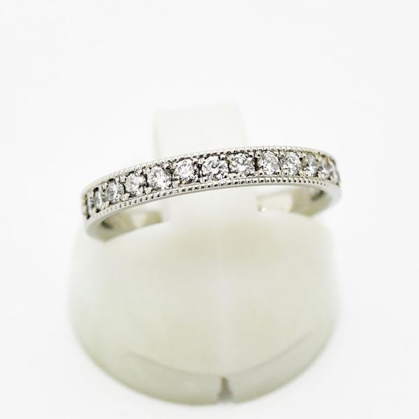 ■サイズ約9号 / 幅:約2.7mm / 約3.7g / D0.33■素材PT950 / ダイヤモンド■付属品なし■コメント上質なダイヤモンドが煌めく、モニッケンダムのハーフエタニティリングです。 新品仕上げ済みです。ご質問お待ちしておりま...