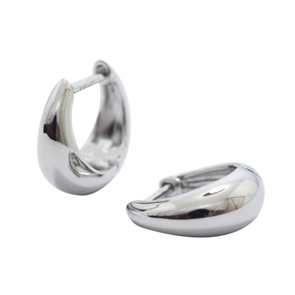 ■サイズ幅:約3.9mm / 内径:約6.2 × 7.0mm / ポスト径:約0.7mm / 重量:約1.4g■素材10金 K10 ホワイト（刻印あり）■付属品アクセサリーポーチ■コメント丸みのあるフォルムが柔らかな印象のドロップシェイプの...