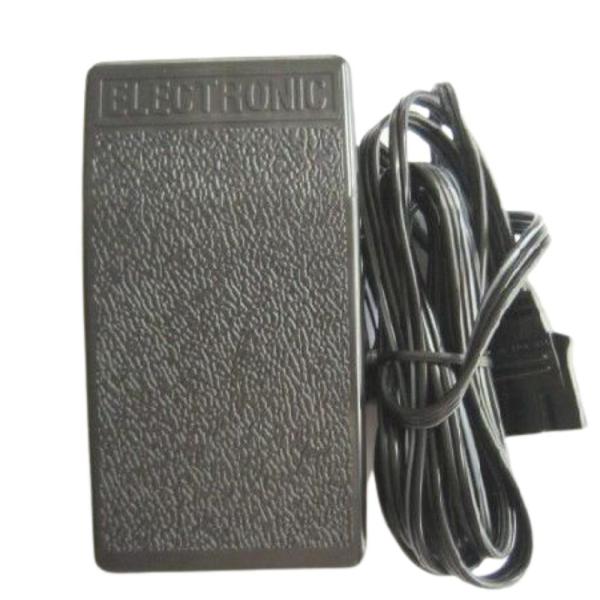 ベビーロック　アーチザン A330 A630のフットコントローラー(足踏み式ペダル）です。（使用機種一覧を参照ください。）コントローラーと電源プラグの一体型です。型式：YC-480