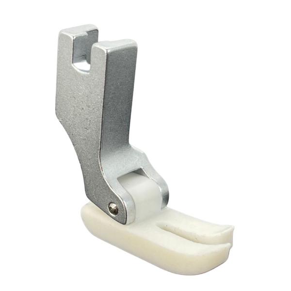 レザーや革製品など滑りの悪い生地に使用するとスムーズに縫う事ができます。メーカー（ブランド）：日邦ミシン(株)　ニッポー NIPPO型　　式：NT-1H（硬質）　　　　　自由押え標準タイプ幅 　　　:　 11mm 前後の長さ ：34mm工業...