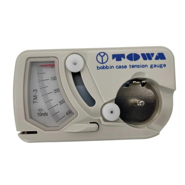 倍釜ボビンケースの糸張力の調整が簡単に出来ます。メーカー　：　（株）東和製作所　TOWA型　　式　：　ＴＭ−３使用できるボビンケース　　　ＢＣ−ＤＢＭ（工業用倍釜タイプ）　　　使用できるボビンサイズは直径２５．７φ×厚さ１１ｍｍ×中心穴径６...