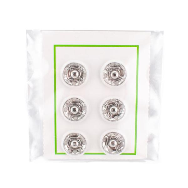 ●入数：6組入●素材：ベンベルグ（キュプラ）、ニッケル●サイズ：12mm【商品の説明】衣服をとめる用途で使われる、生地で包んだスナップボタンです。ボタンの周りが薄い生地で包まれているので、デザインの邪魔になりません。＜ご確認下さい＞・商品画...