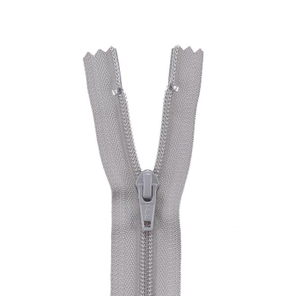 ●樹脂ファスナー●素材：エレメント…ポリエステル　テープ…ポリエステル●サイズ：No.5　長さ60cm【商品の詳細】エレメントがコイル状になっている止めファスナーです。メタルファスナーやビスロンファスナーに比べ、柔軟性があります。バッグ等の...