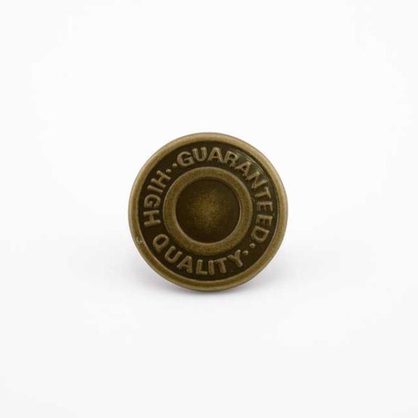 ●素材：真鍮●サイズ：19mm●内容：5個入り【商品の詳細】ジーンズによく使用されているデニムボタン（ネオバーボタン）です。ジーンズを始め、バッグや小物にもご利用頂けます。使うものはトンカチだけで、打ちつけると簡単につきますので、初心者の方...