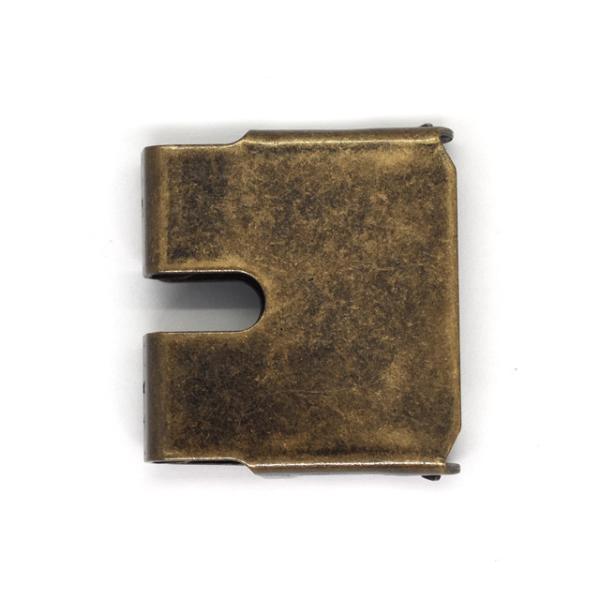 ●素材：真鍮【商品の詳細】帆型バックルとベルトをスマートに接続できる金属パーツです。ベルトをワニ口で挟むだけなので厚い皮革など縫うのに苦労する素材におすすめです。端を折り返さなくていいのですっきりとした仕上がりになります。画像の使用例のよう...