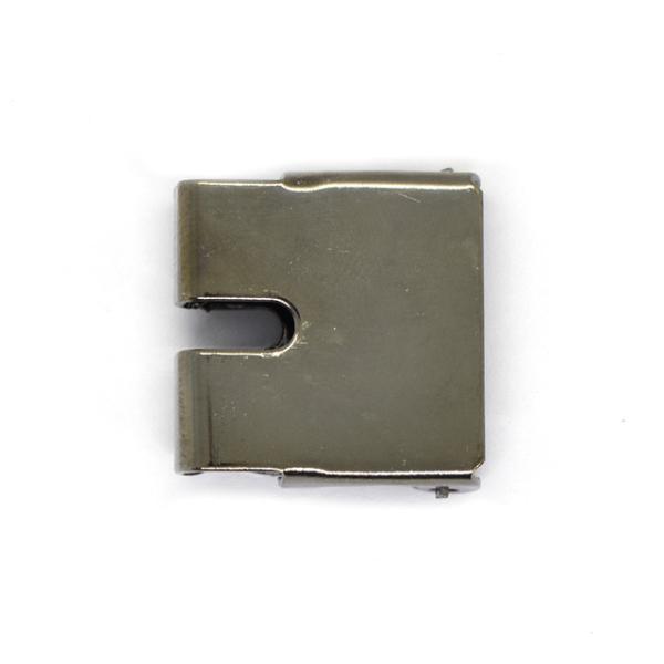 ●素材：真鍮【商品の詳細】帆型バックルとベルトをスマートに接続できる金属パーツです。ベルトをワニ口で挟むだけなので厚い皮革など縫うのに苦労する素材におすすめです。端を折り返さなくていいのですっきりとした仕上がりになります。画像の使用例のよう...