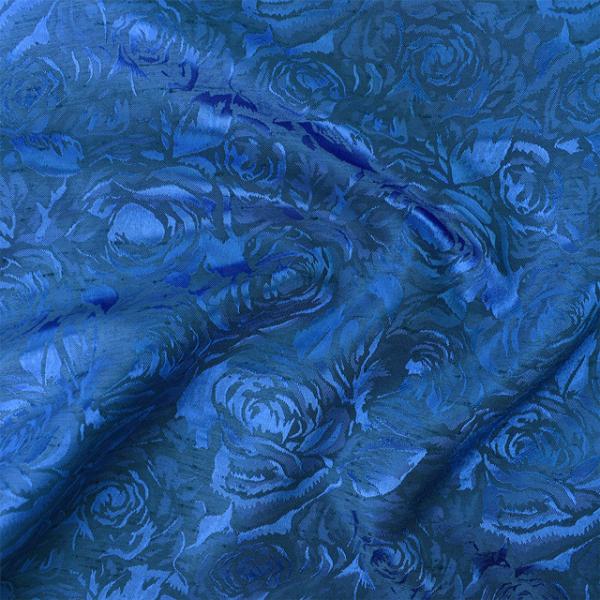 ●素材：ポリエステル100％●生地幅：約112cm【生地の特徴】落ち着いたサテンの光沢感が特徴の総バラ柄のブロケードジャガードです。薄めの生地なのでジャケット、ベスト以外にもフォマルドレスや衣装、装飾まで幅広くご使用いただけます。洗濯不可。...