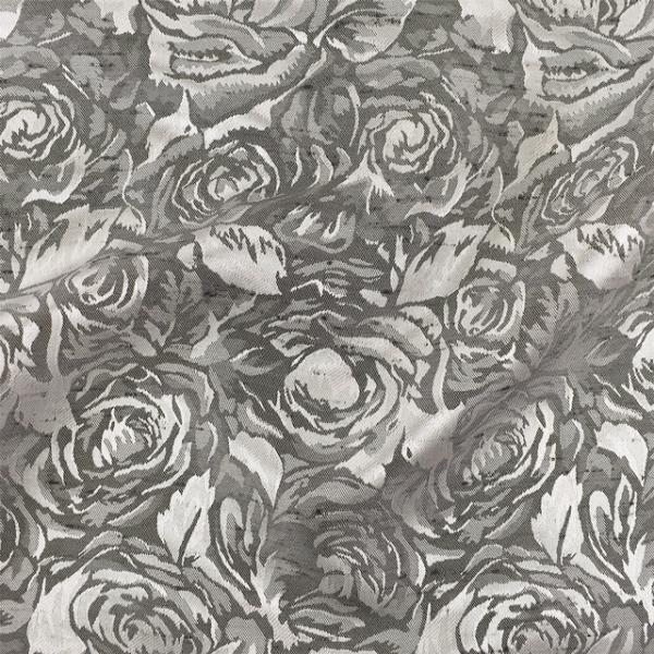 ●素材：ポリエステル100％●生地幅：約112cm【生地の特徴】落ち着いたサテンの光沢感が特徴の総バラ柄のブロケードジャガードです。薄めの生地なのでジャケット、ベスト以外にもフォマルドレスや衣装、装飾まで幅広くご使用いただけます。洗濯不可。...