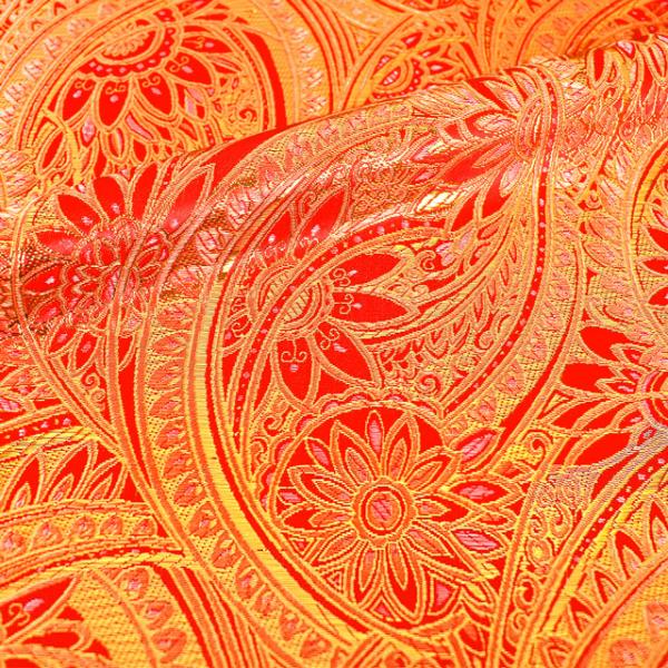 ●素材：ポリエステル60％、ナイロン40％●生地幅：約140cm【生地の特徴】光沢が強く、豪華絢爛でゴージャスなアジアを思わせるような幾何柄のジャガード生地です。薄手ですがやや張り感があり、シルエットがきれいに作れます。ジャケットやドレス等...