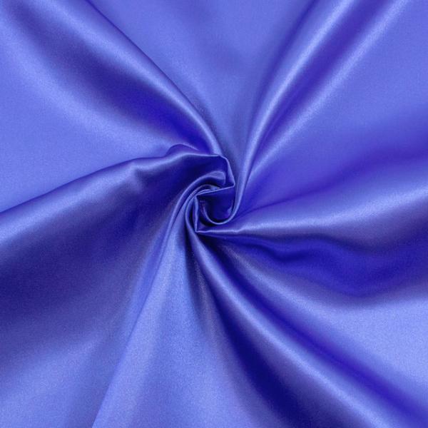 ●素材：ポリエステル100％●生地幅：約122cm【生地の特徴】光沢とハリ感のある薄手のポリエステルサテンです。帯電防止加工をしている為、ドレスや衣装製作におすすめです。色数も豊富で発色もキレイなのでコスプレ衣装やお遊戯会、舞台衣装やディス...