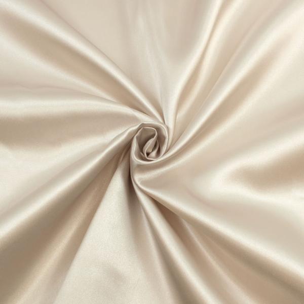 ●素材：ポリエステル100％●生地幅：約122cm【生地の特徴】光沢とハリ感のある薄手のポリエステルサテンです。帯電防止加工をしている為、ドレスや衣装製作におすすめです。色数も豊富で発色もキレイなのでコスプレ衣装やお遊戯会、舞台衣装やディス...