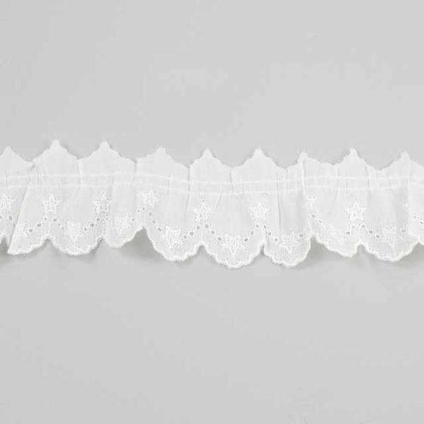 ●素材：綿100％●サイズ：幅約33mm×長さ約1m●入数：1本【商品の説明】綿素材の細幅レースのフリルタイプです。洋服や小物の縁取りやアクセサリー、ドール用のお洋服や装飾にもおすすめです。※記載のサイズ幅よりも多少前後する場合がございます。