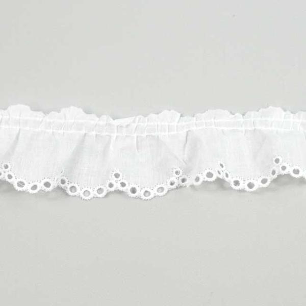 ●素材：綿100％●サイズ：幅約28mm×長さ約1m●入数：1本【商品の説明】綿素材の細幅レースのフリルタイプです。洋服や小物の縁取りやアクセサリー、ドール用のお洋服や装飾にもおすすめです。※記載のサイズ幅よりも多少前後する場合がございます。