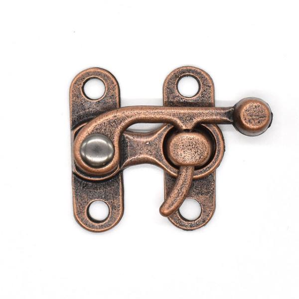 ●素材：ダイキャスト・真鍮●サイズ：L　※詳細は画像を参照ください。【商品の詳細】リングを掛けてフックをロックさせるフロントパーツです。コート、ジャケットなどのアウターの他にも、お財布やバッグ類の留め具としてなど、レディース・メンズ問わず様...