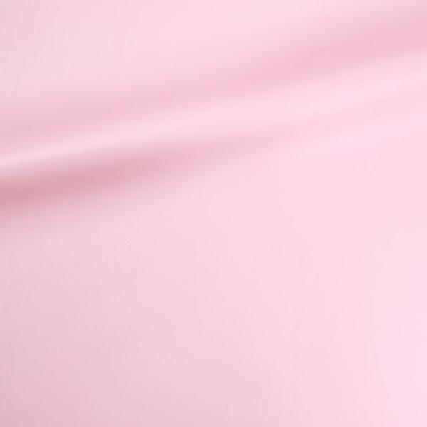 ●素材：表：ポリウレタン100％　裏：ポリエステル100％●生地幅：約130cm〜約135cm●生地の厚み：約0.75mm【生地の特徴】ほどよい厚みと柔らかさのあるフェイクレザーです。多彩な色から淡い色までカラーバリエーションが豊富です。中...