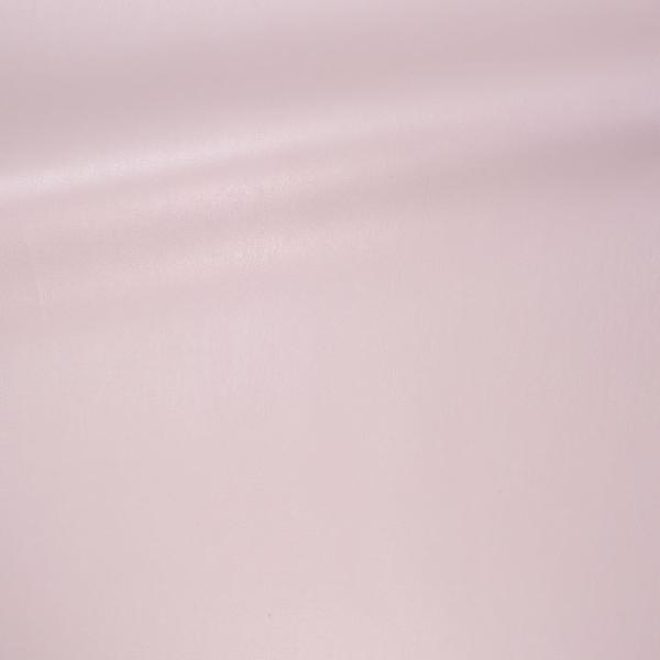 ●素材：表：ポリウレタン100％　裏：ポリエステル100％●生地幅：約130cm〜約135cm●生地の厚み：約0.75mm【生地の特徴】ほどよい厚みと柔らかさのあるフェイクレザーです。多彩な色から淡い色までカラーバリエーションが豊富です。中...