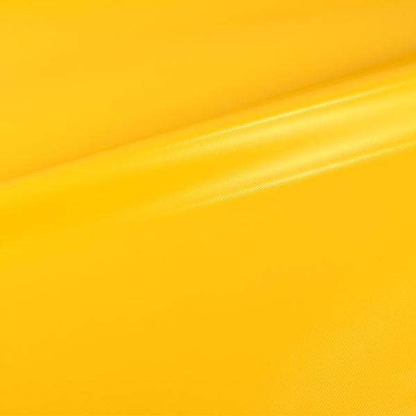 ●素材：ポリエステル100％(基布) ポリ塩化ビニル加工●生地幅：約137cm●厚さ：約0.35mm●重量：430g/1平方メートルあたり【生地の特徴】ポリエステル繊維の織物を柔らかい質感の合成樹脂フィルムでサンドしたビニール系素材の生地。...