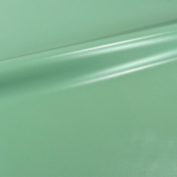 ●素材：ポリエステル100％(基布) ポリ塩化ビニル加工●生地幅：約137cm●厚さ：約0.35mm●重量：430g/1平方メートルあたり【生地の特徴】ポリエステル繊維の織物を柔らかい質感の合成樹脂フィルムでサンドしたビニール系素材の生地。...