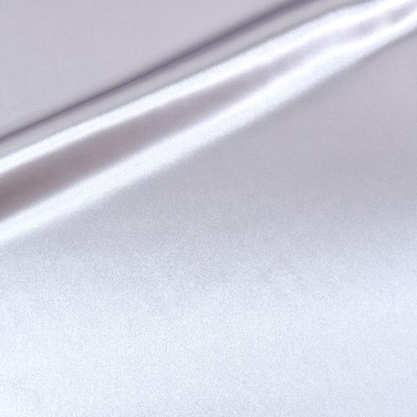 ●素材：ポリエステル100％●生地幅：約122cm【生地の詳細】シルキーな光沢のある薄手のポリエステルサテンです。程よい柔らかさがあるのでドレープも作りやすく、舞台衣装やディスプレイ等幅広い用途にご利用いただけます。帯電防止加工つき。お洗濯...