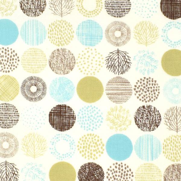 ●素材：綿100％●生地幅：約110cm【生地の特徴】手芸初心者の方におすすめな、平織りで薄手の扱いやすいシーチング生地に、自然のモチーフをサークルで表現した北欧調の柄をプリントした生地です。シンプルで使いやすく、大変人気の柄です。ひとつの...