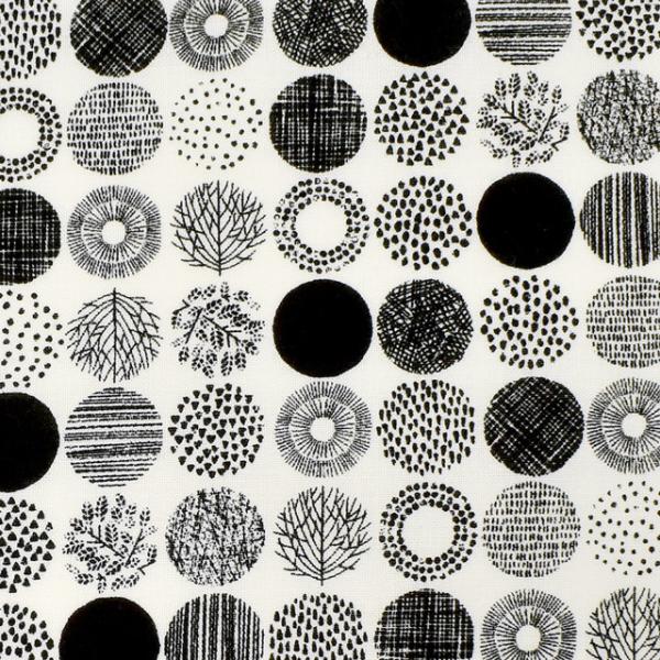 ●素材：綿100％●生地幅：約110cm【生地の特徴】手芸初心者の方におすすめな、平織りで薄手の扱いやすいシーチング生地に、自然のモチーフをサークルで表現した北欧調の柄をプリントした生地です。シンプルで使いやすく、大変人気の柄です。ひとつの...