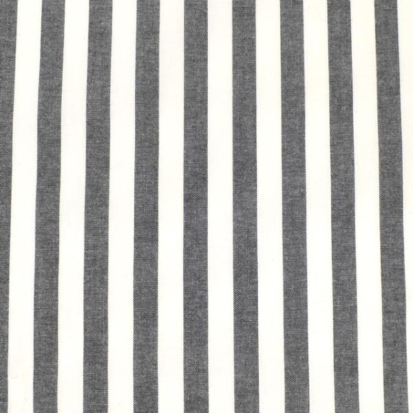 ●素材：綿70％ ポリエステル30％●生地幅：約112cm【生地の特徴】ストライプ柄のダンガリー生地。綿とポリエステルの混紡なのでシワになりにくく丈夫で乾きやすいので、頻繁にお洗濯が必要なアイテムの制作に最適です。生地に程よいハリがあり、薄...