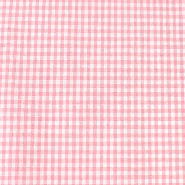 ●素材：綿50％ ポリエステル50％●生地幅：約112cm【生地の特徴】細かいギンガムチェック柄のダンガリー生地。綿とポリエステルの混紡なのでシワになりにくく丈夫で乾きやすいので、頻繁にお洗濯が必要なアイテムの制作に最適です。生地に程よいハ...