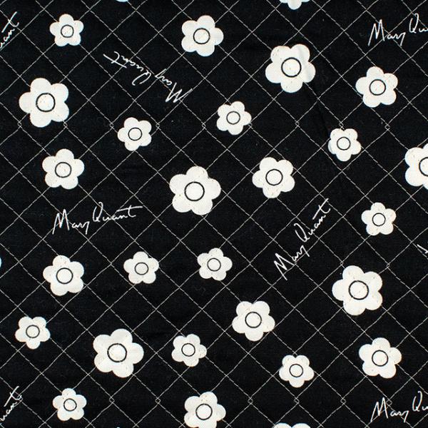 ●素材：表・裏　綿100％、中綿　ポリエステル100％●生地幅：約106cm【商品の説明】マリークヮントのブランドのアイコンであるデイジーを一面にちりばめたシンプルで大人可愛いデザインのキルト生地です。バックやポーチなどの小物におすすめです...